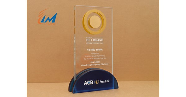 Kỷ niệm chương khen thưởng nhân viên xuất sắc - Quà tặng Lê Minh